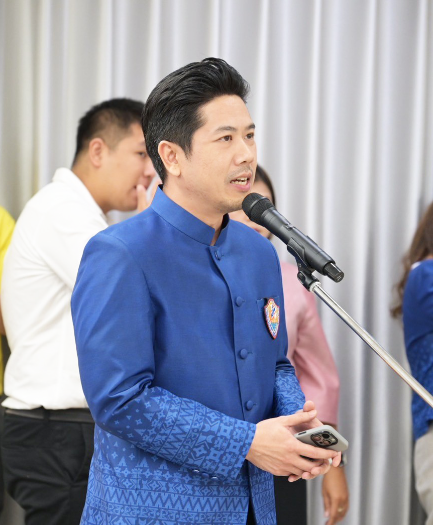 ‘จิมทอมป์สัน-หอการค้า’ มอบชุดผ้าไทย ‘ลายโคราชโมโนแกรม’ ให้ผู้ว่าฯ โคราช ...